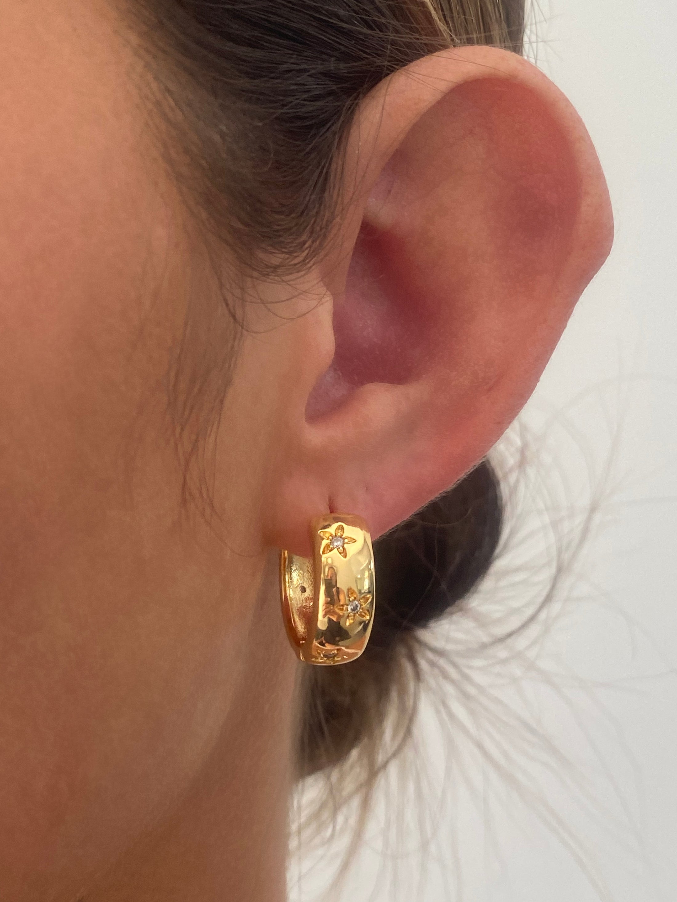Wide Band Star Gold Hoop Earrings Medium – ANETT
