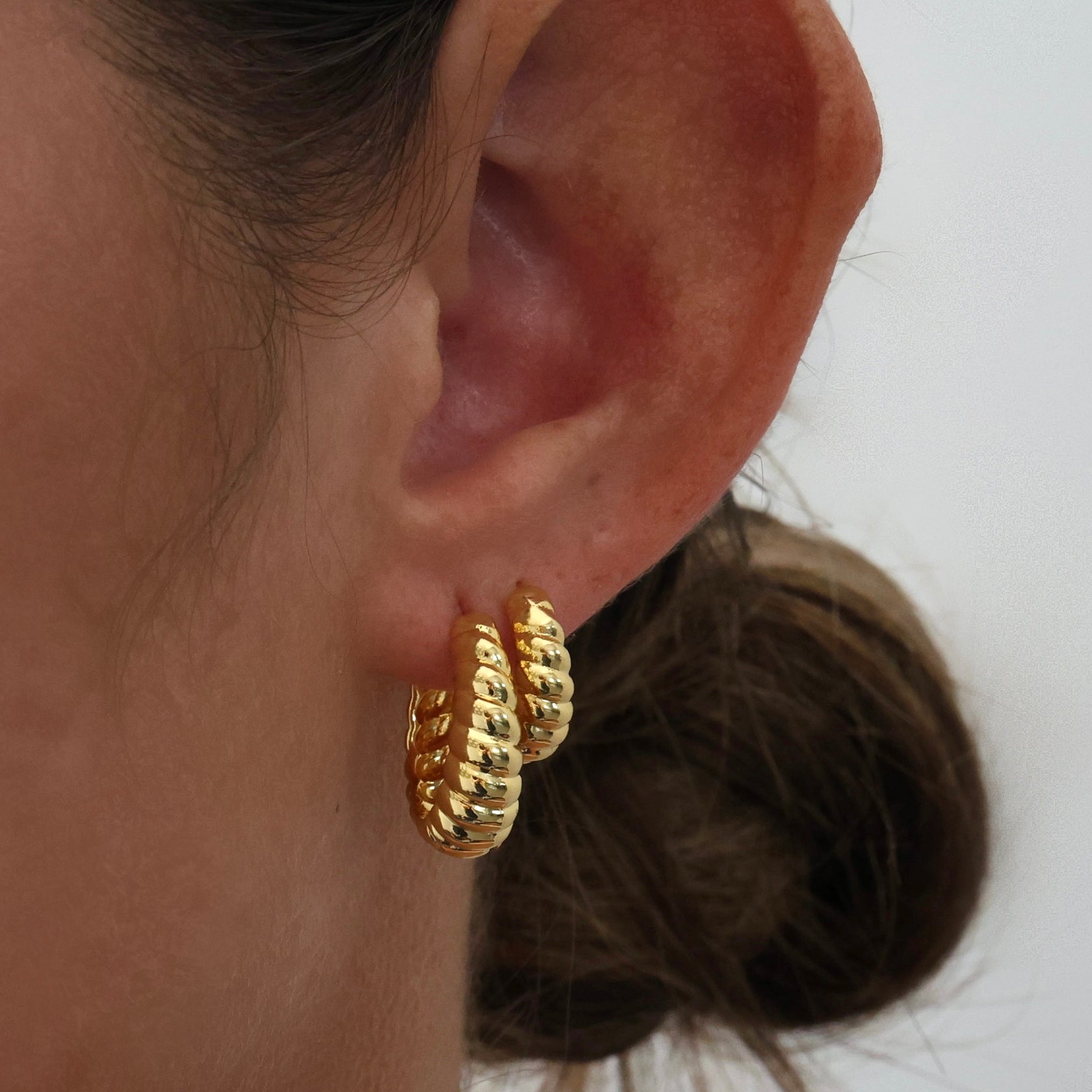 Tamara Twist Hoop Earrings GOLD – ANETT